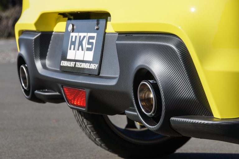 【HKS・HiPower SPEC-L（ZC33S）】カーボン風バンパーにもマッチ。軽量化を果たしたセンターパイプセット - REVSPEED