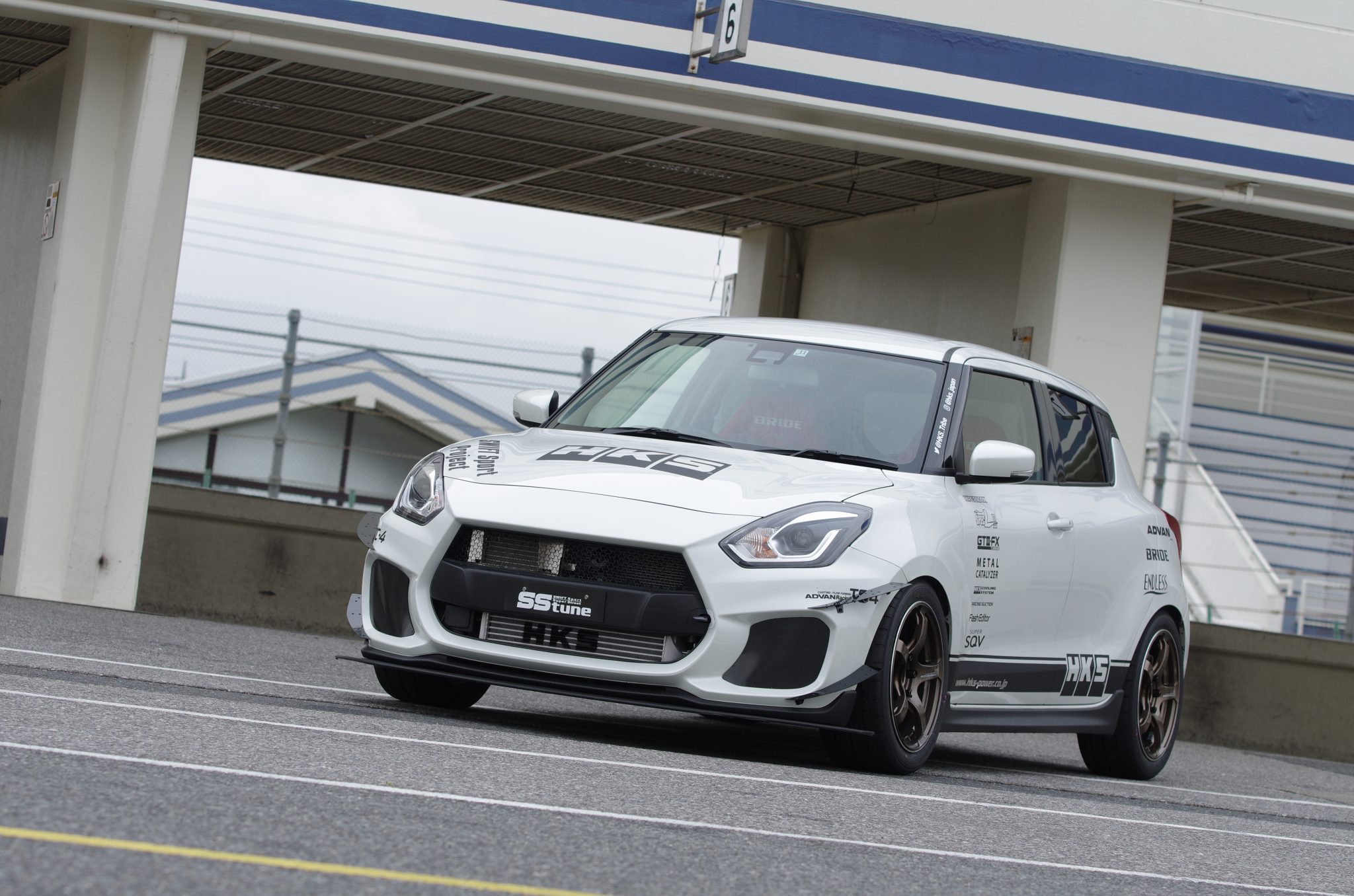 HKSからZC33Sスイフトスポーツ用のフラッシュエディターが登場。価格は7万円（税別）【 HKS Flash Editor for ZC33S（MT車）】 - REVSPEED