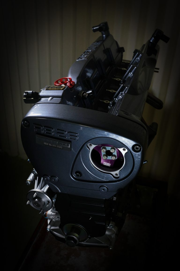 HKSの熟練メカニックが組み上げるBNR34/BCNR33/BNR32用の『コンプリートエンジンRB26 2.8L STEP2 V-CAM』 - REVSPEED