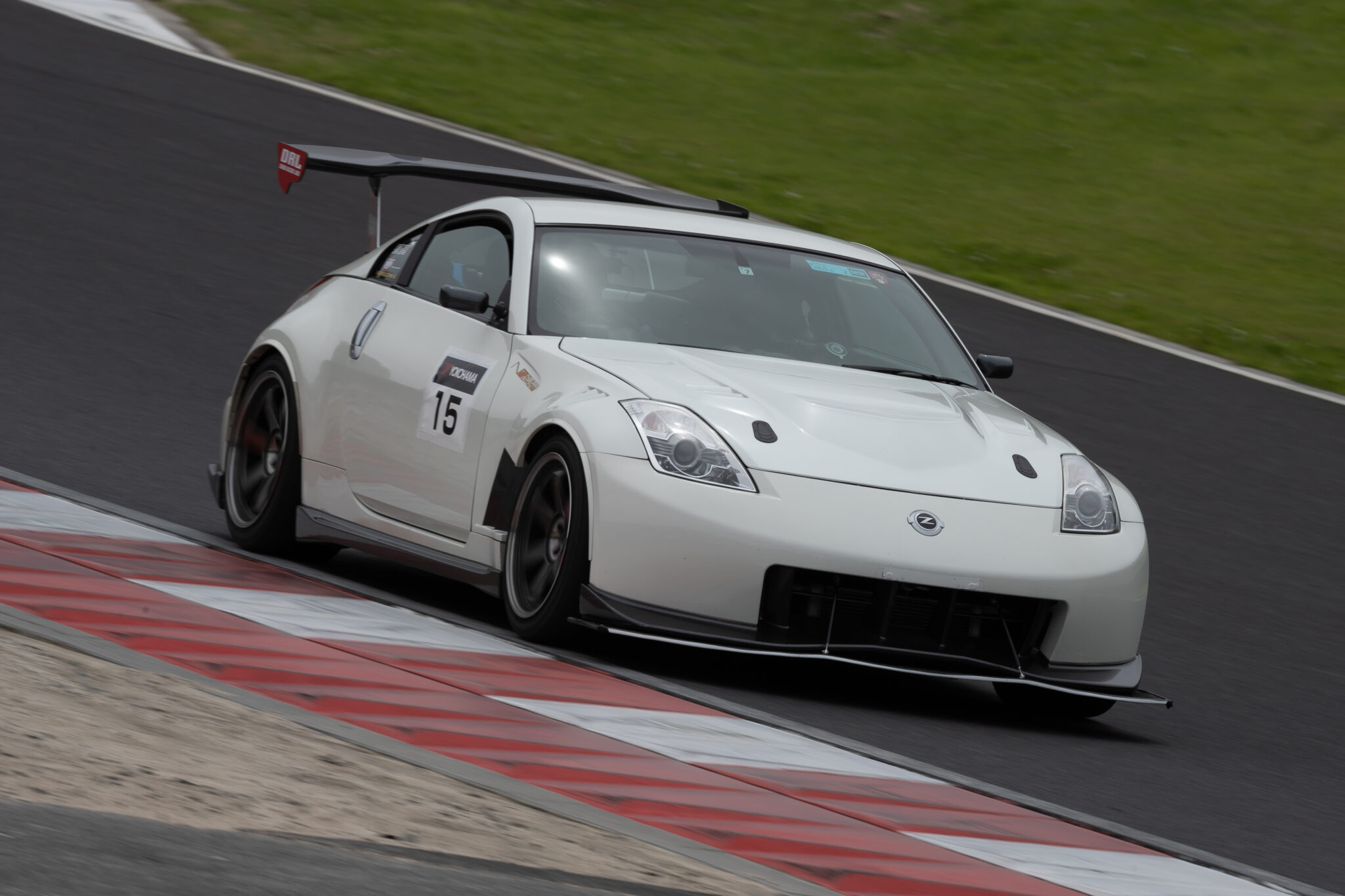 豪快な排気音は本物の証！アライズモータースポーツZ33フェアレディZを松本武士選手が試乗 - REVSPEED