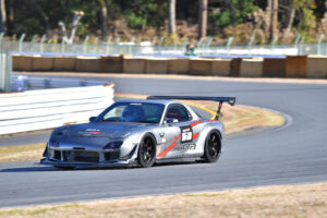 フジタエンジニアリング FD3S RX-7「高過給対応の新エンジンで さらなる速さを追い求める」REVSPEED筑波スーパーバトル - REVSPEED