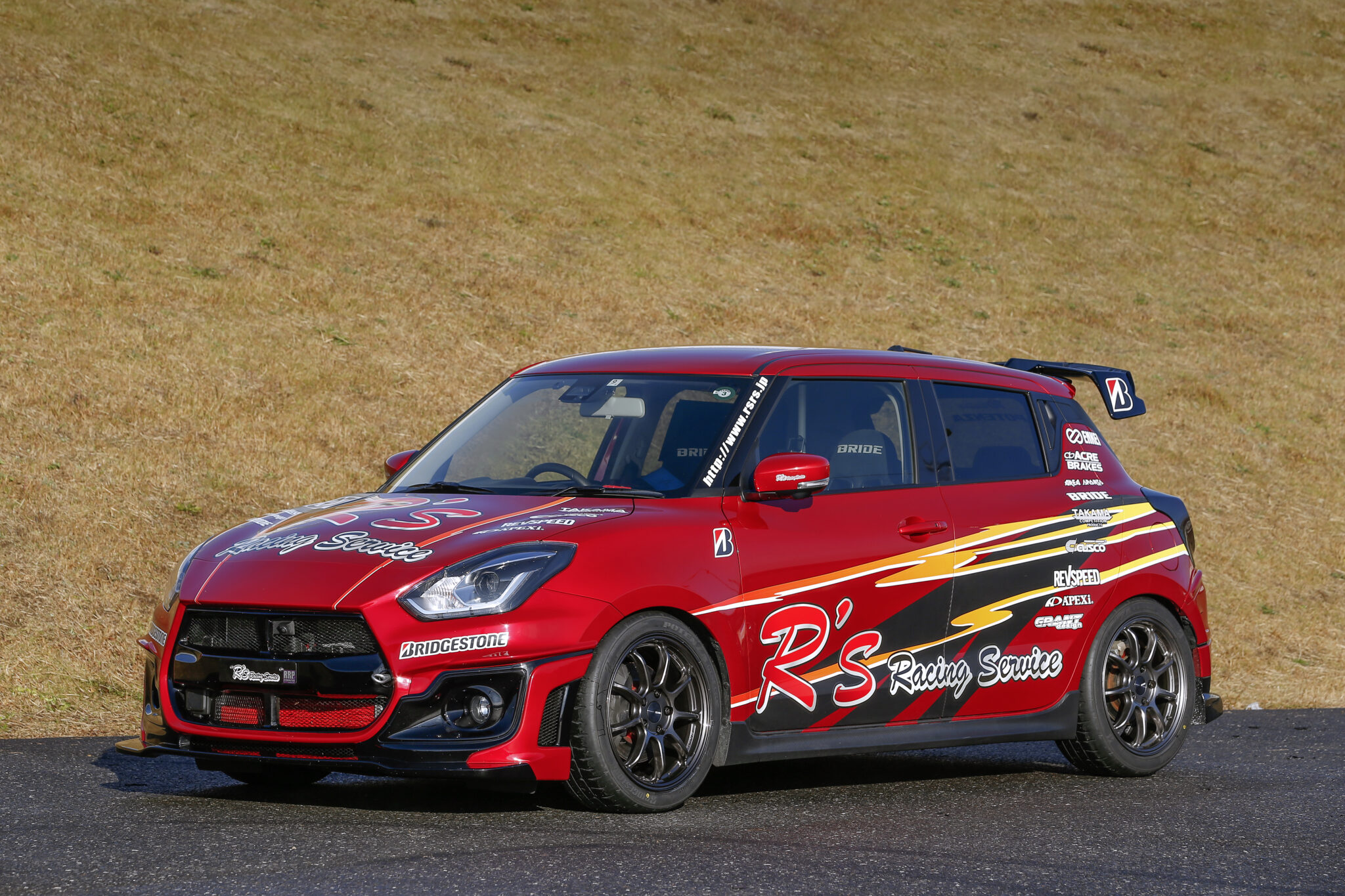 アールズ ZC33Sスイフトスポーツ「新車登場から5年超 原点回帰のライトチューン」REVSPEED筑波スーパーバトル2022 - REVSPEED