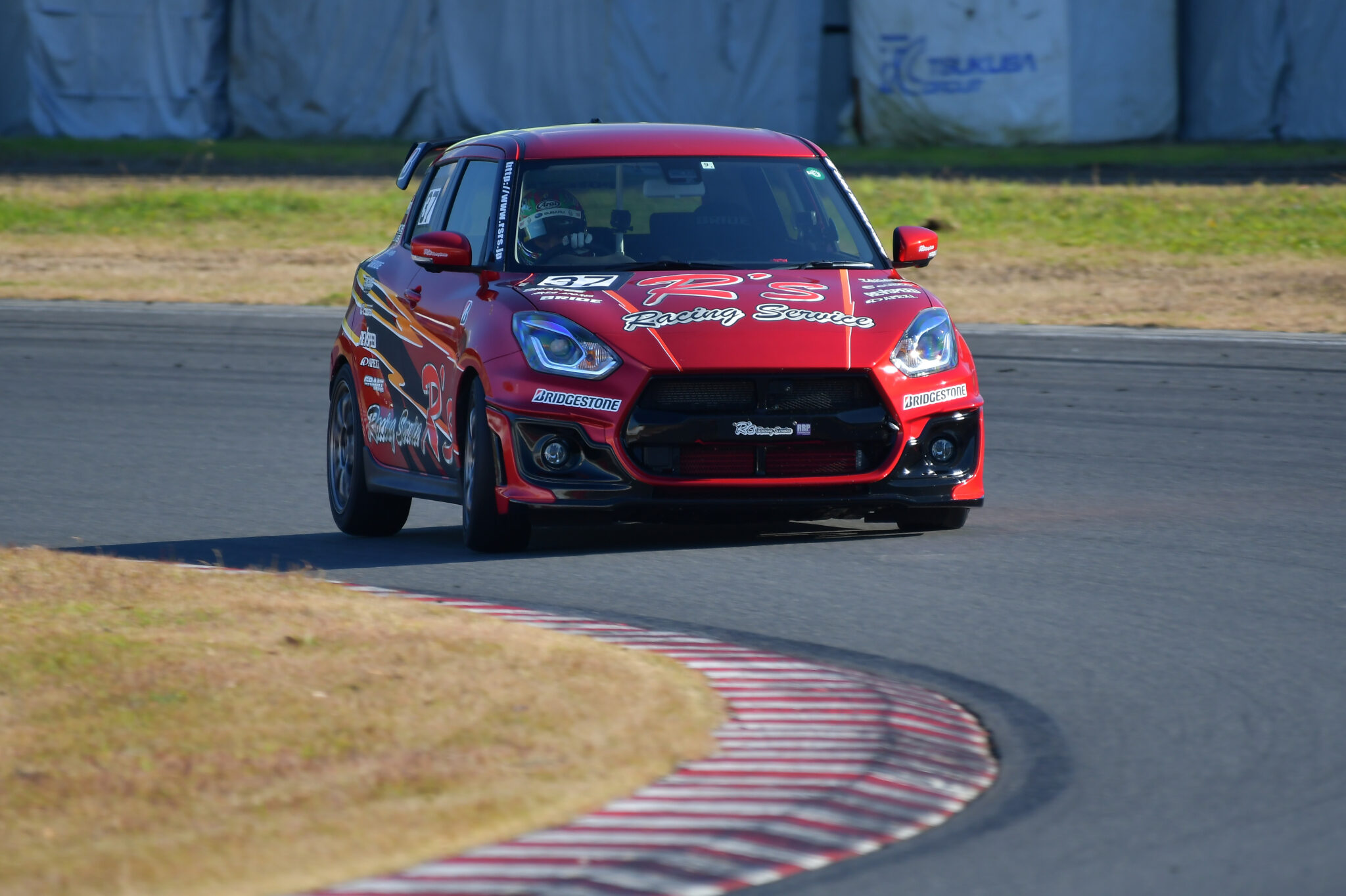 アールズ ZC33Sスイフトスポーツ「新車登場から5年超 原点回帰のライトチューン」REVSPEED筑波スーパーバトル2022 - REVSPEED