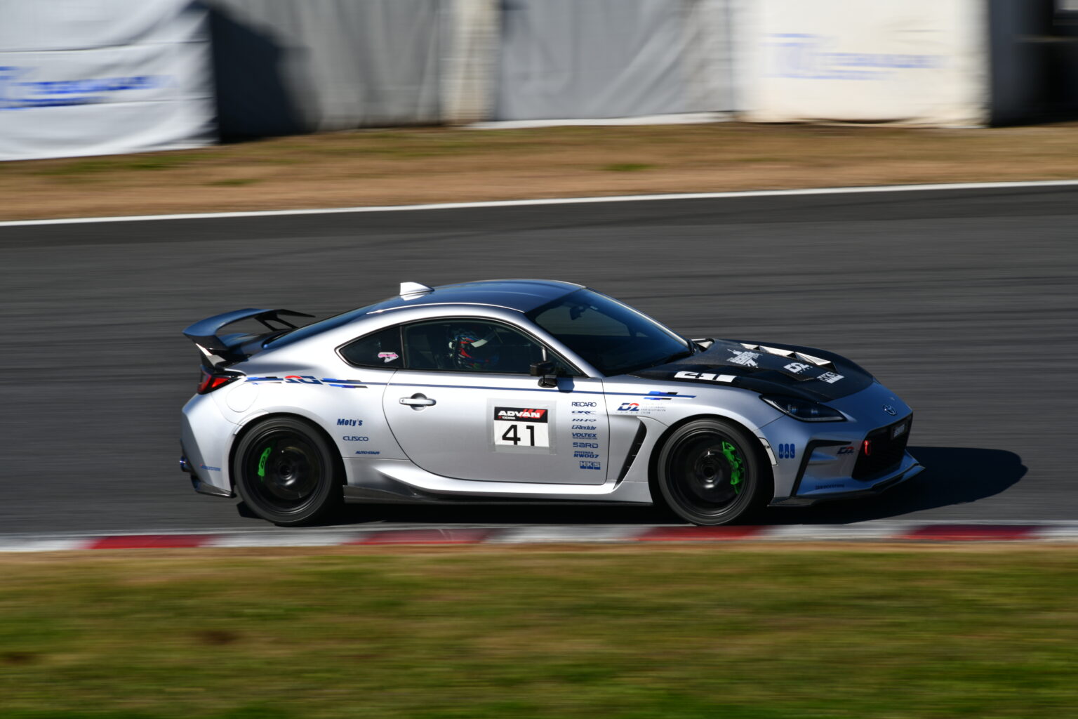 プロショップ スクリーン＆D2ジャパン ZN8 GR86「オリジナルのサスキットに中速トルク重視のECU」REVSPEED筑波スーパーバトル2022 - REVSPEED