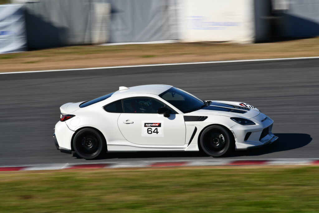 アクセルオートコーポレーション ZN8 GR86「機能を追求したオリジナルエアロが武器」REVSPEED筑波スーパーバトル2022 - REVSPEED