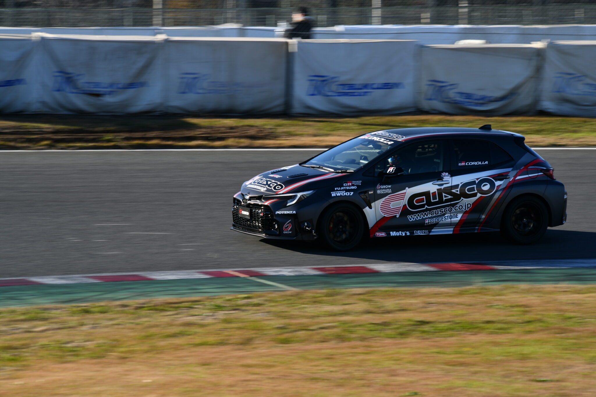 クスコGRカローラ「登場早速に1分2秒台！GRとのコラボでECUや4WD制御もテスト中」REVSPEED筑波スーパーバトル2022 - REVSPEED