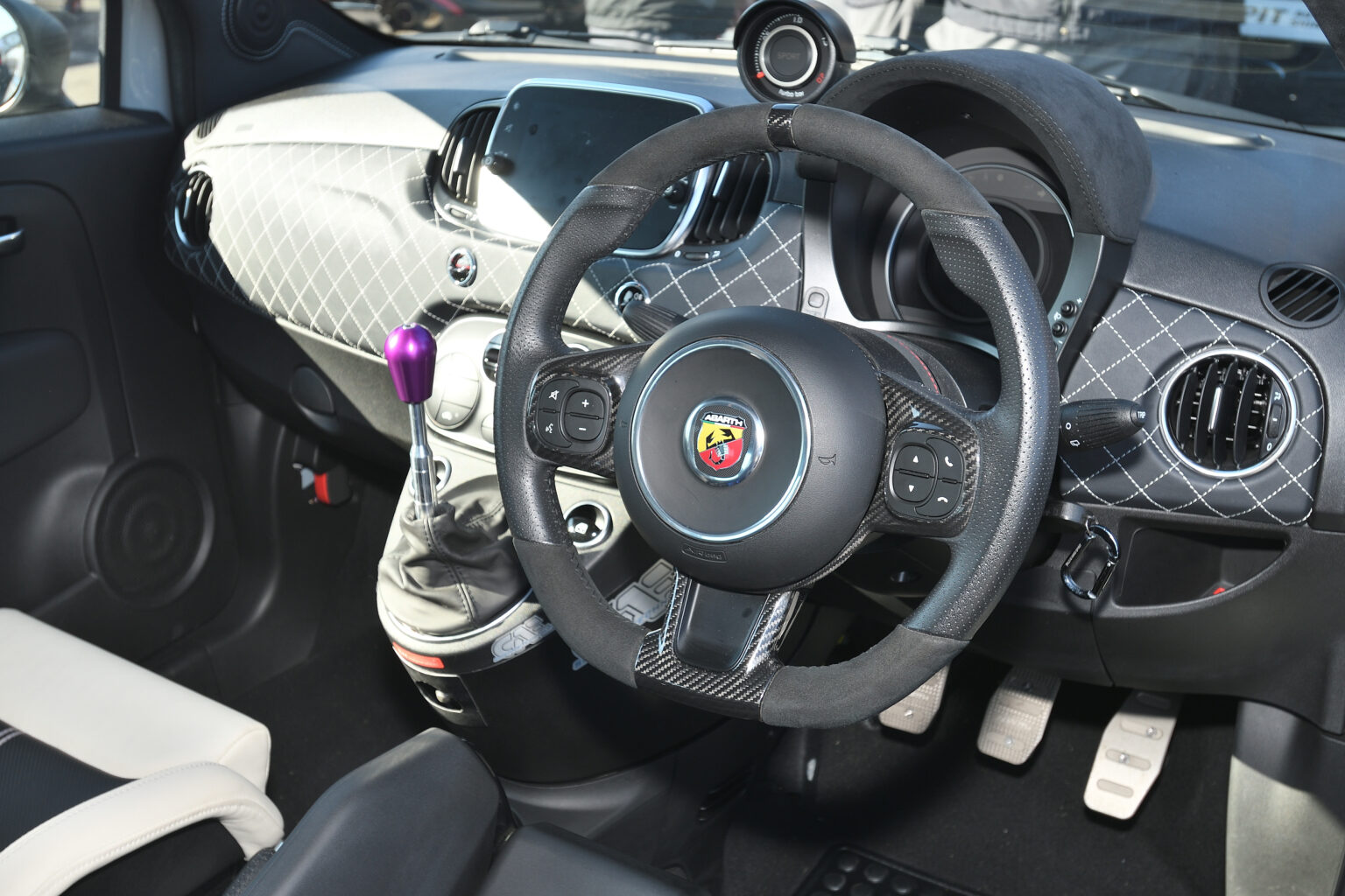 A PITオートバックス東雲 アバルト595「オリジナル試作パーツ開発で突き詰める合法チューニング」REVSPEED筑波スーパーバトル2022 - REVSPEED