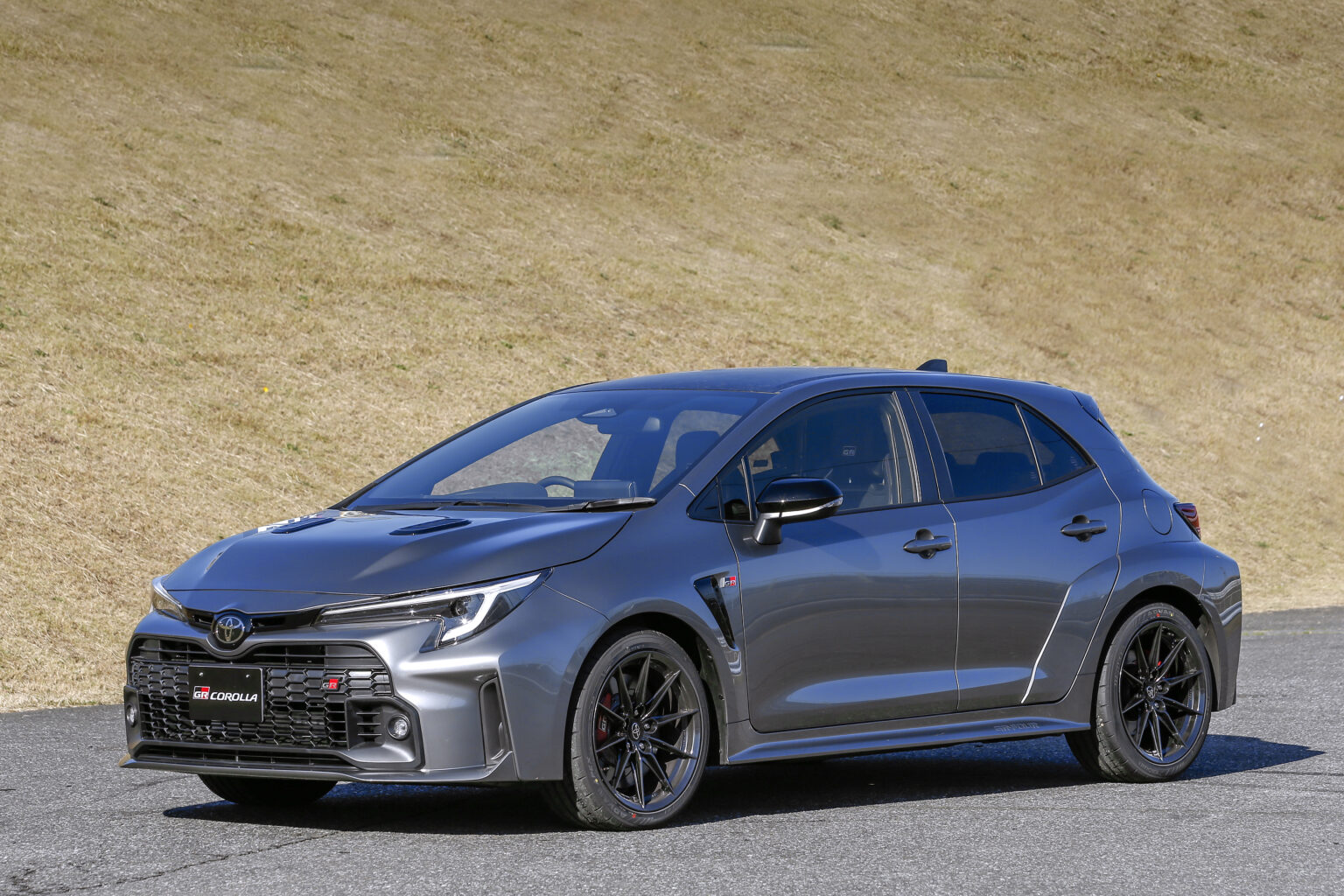 GRカローラRZとモリゾウエディションを佐々木雅弘がタイムタック！【REVSPEED筑波スーパーバトル】 - REVSPEED