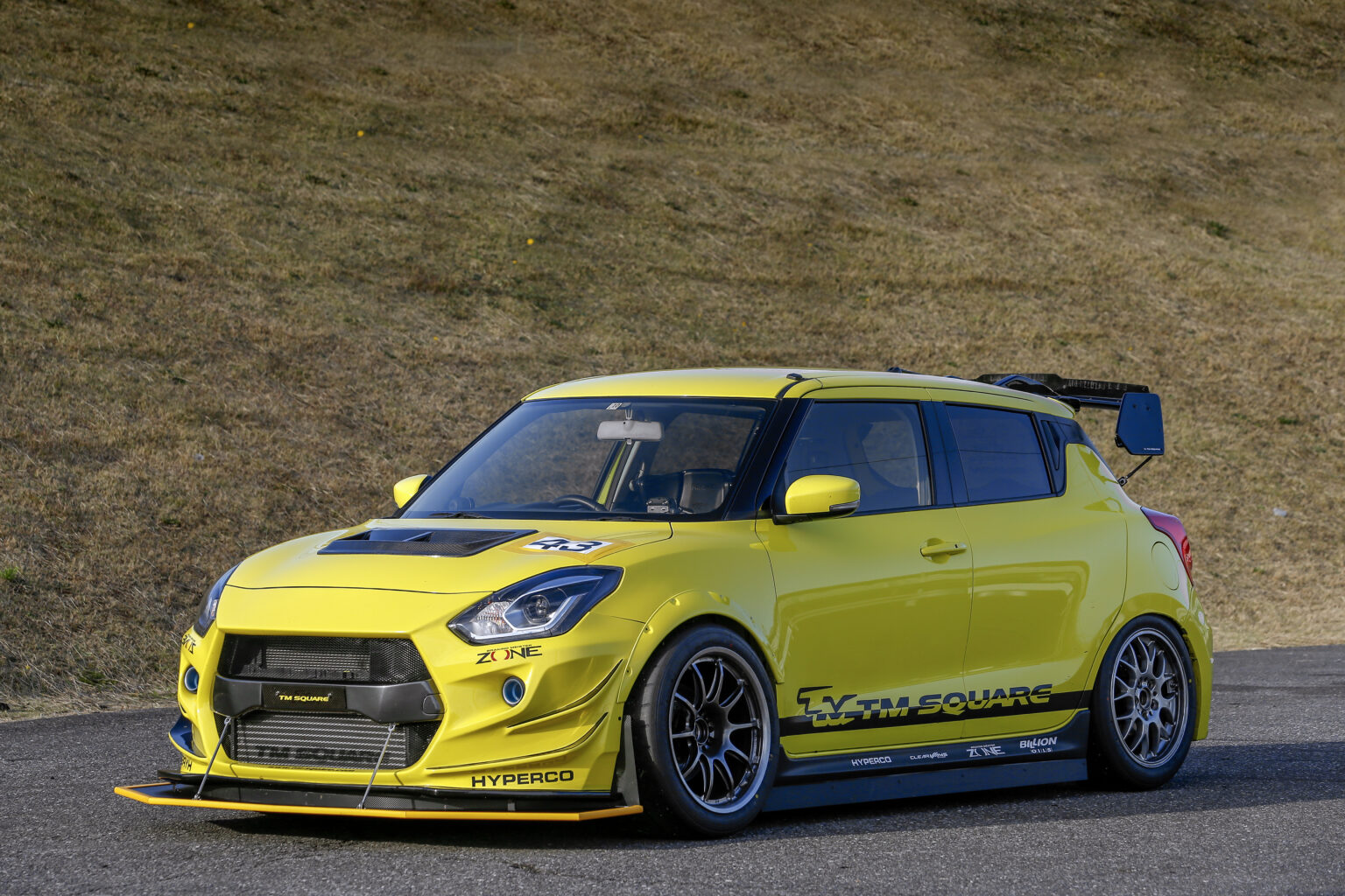 TM-SQUARE ZC33Sスイフトスポーツ「タービンと空力パーツを大きくアップデート」REVSPEED筑波スーパーバトル2022 - REVSPEED