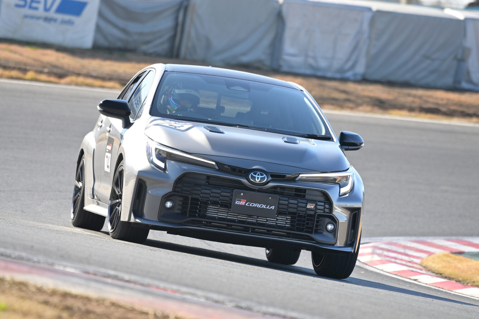 GRカローラRZとモリゾウエディションを佐々木雅弘がタイムタック！【REVSPEED筑波スーパーバトル】 - REVSPEED