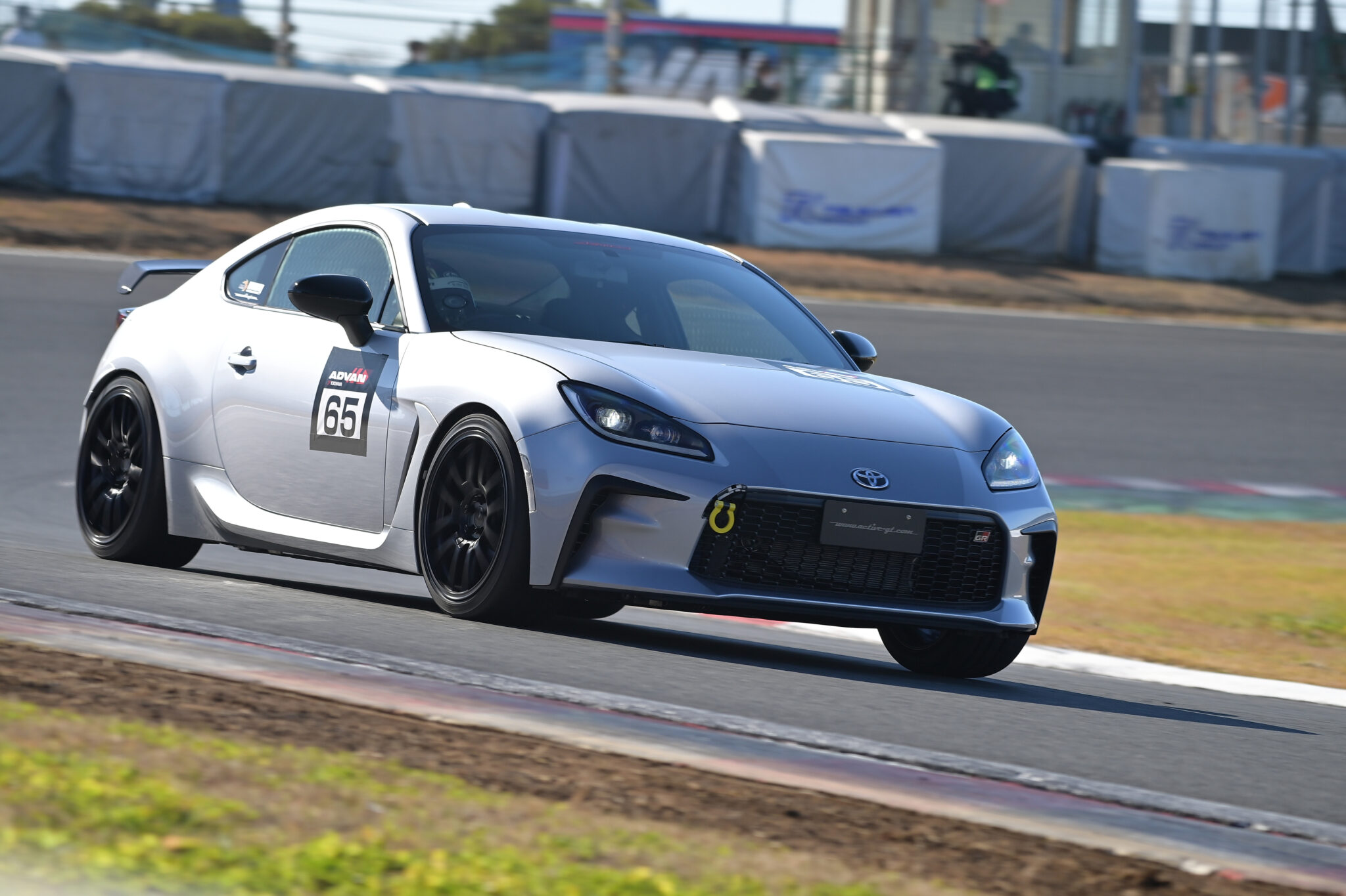 アクティブ ZN8 GR86「厳選パーツで目指す大人の快速スポーツ」REVSPEED筑波スーパーバトル2022 - REVSPEED