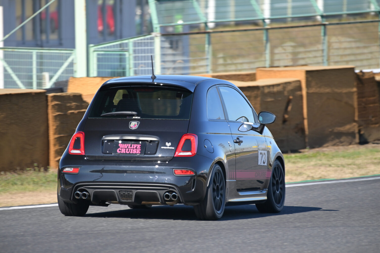 クルーズ アバルト595「サーキットも楽しめるストリート仕様 その実力を筑波でチェック」REVSPEED筑波スーパーバトル2022 - REVSPEED