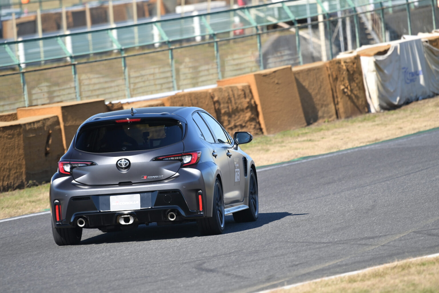 GRカローラRZとモリゾウエディションを佐々木雅弘がタイムタック！【REVSPEED筑波スーパーバトル】 - REVSPEED