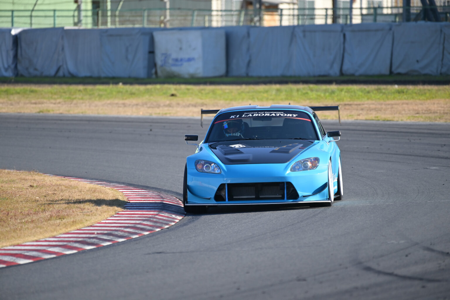 K1ラボラトリー AP1 S2000「エアコンなどを装備する2.2ℓエンジンLINK制御仕様」REVSPEED筑波スーパーバトル2022 - REVSPEED