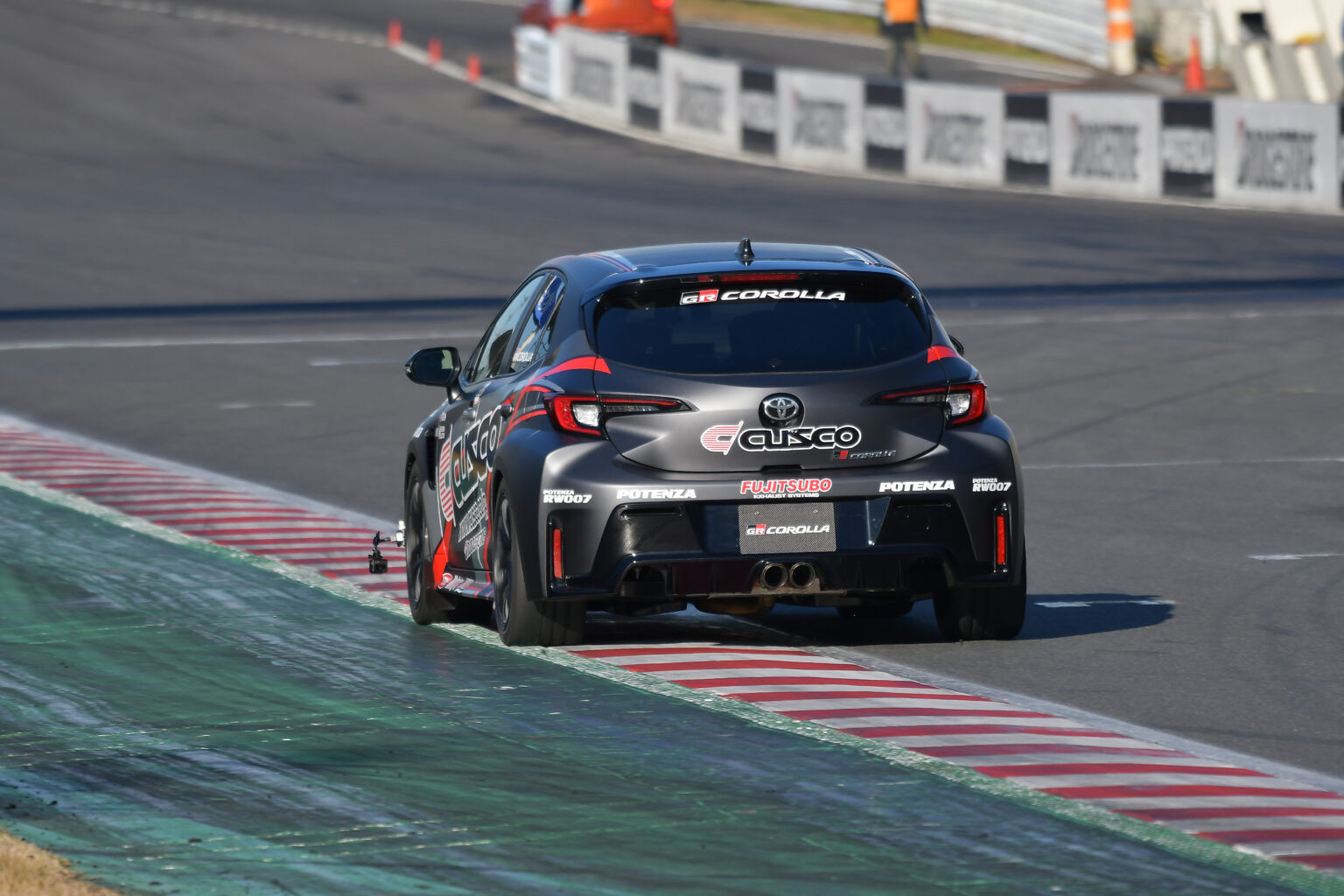 クスコGRカローラ「登場早速に1分2秒台！GRとのコラボでECUや4WD制御もテスト中」REVSPEED筑波スーパーバトル2022 - REVSPEED