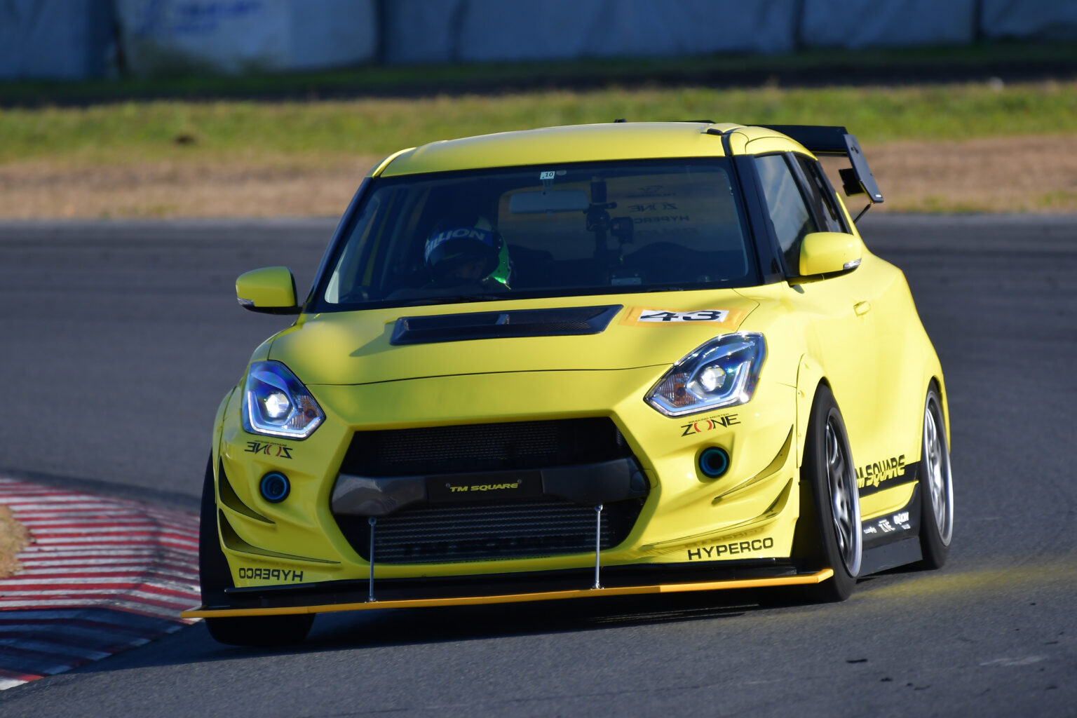 TM-SQUARE ZC33Sスイフトスポーツ「タービンと空力パーツを大きくアップデート」REVSPEED筑波スーパーバトル2022 - REVSPEED