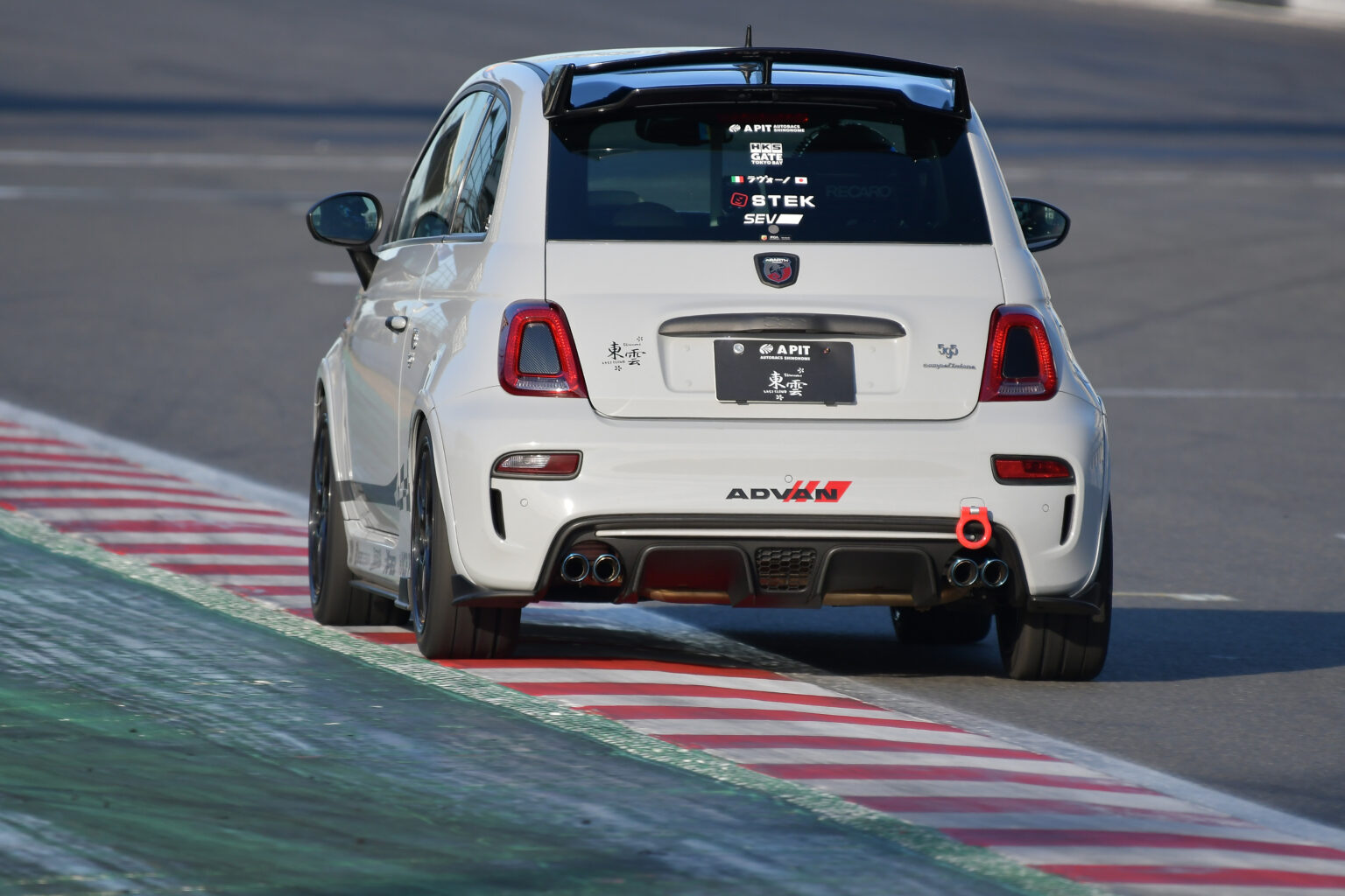 A PITオートバックス東雲 アバルト595「オリジナル試作パーツ開発で突き詰める合法チューニング」REVSPEED筑波スーパーバトル2022 - REVSPEED