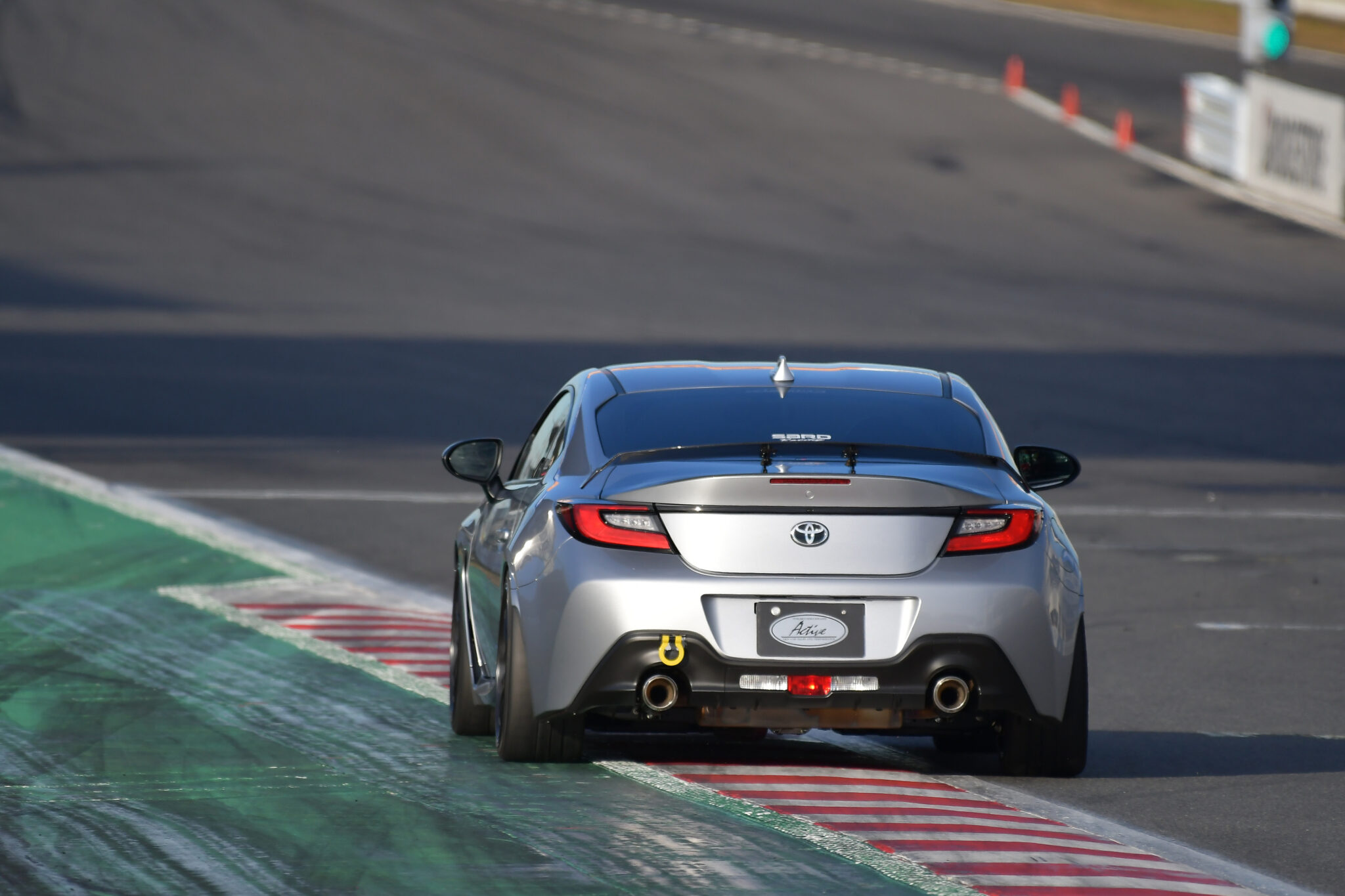 アクティブ ZN8 GR86「厳選パーツで目指す大人の快速スポーツ」REVSPEED筑波スーパーバトル2022 - REVSPEED