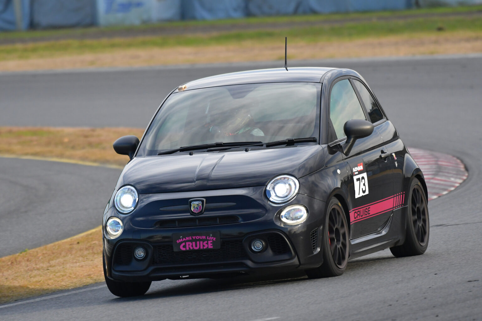 クルーズ アバルト595「サーキットも楽しめるストリート仕様 その実力を筑波でチェック」REVSPEED筑波スーパーバトル2022 - REVSPEED