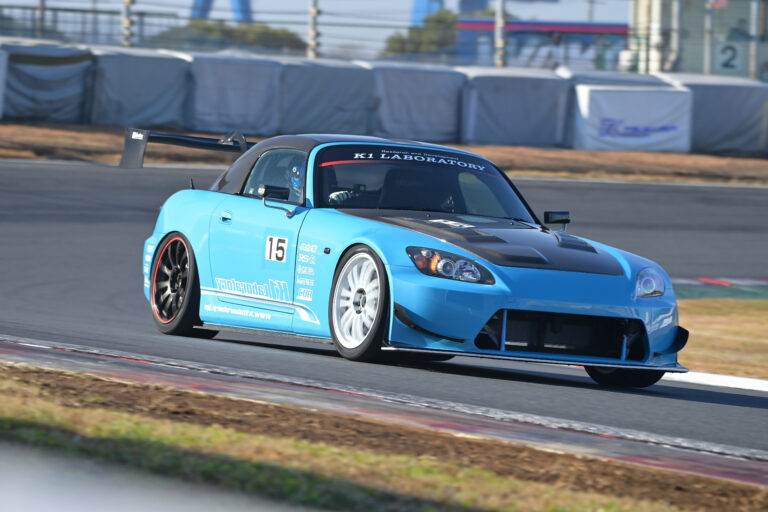 K1ラボラトリー AP1 S2000「エアコンなどを装備する2.2ℓエンジンLINK制御仕様」REVSPEED筑波スーパーバトル2022 - REVSPEED