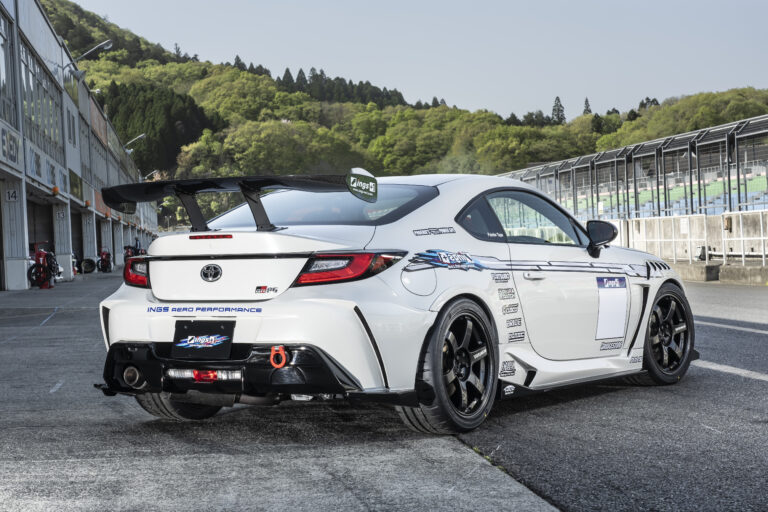 「バネレートをアップすれば誰でもタイムアップできるのか!?」プロとクラブマンで走りと感じ方の違いをチェック 〜ings GR86で実証テストin岡山国際サーキット〜 - REVSPEED