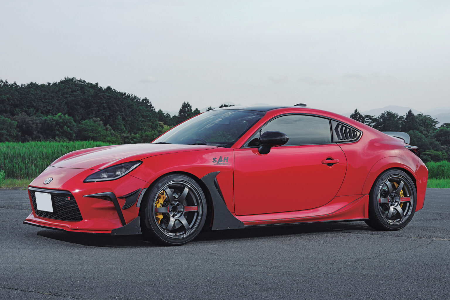 第1弾はGR86用！HKS GATEオリジナルの車高調サスキット『HIPERMAX GATE SPEC』開発の狙いを探る - REVSPEED