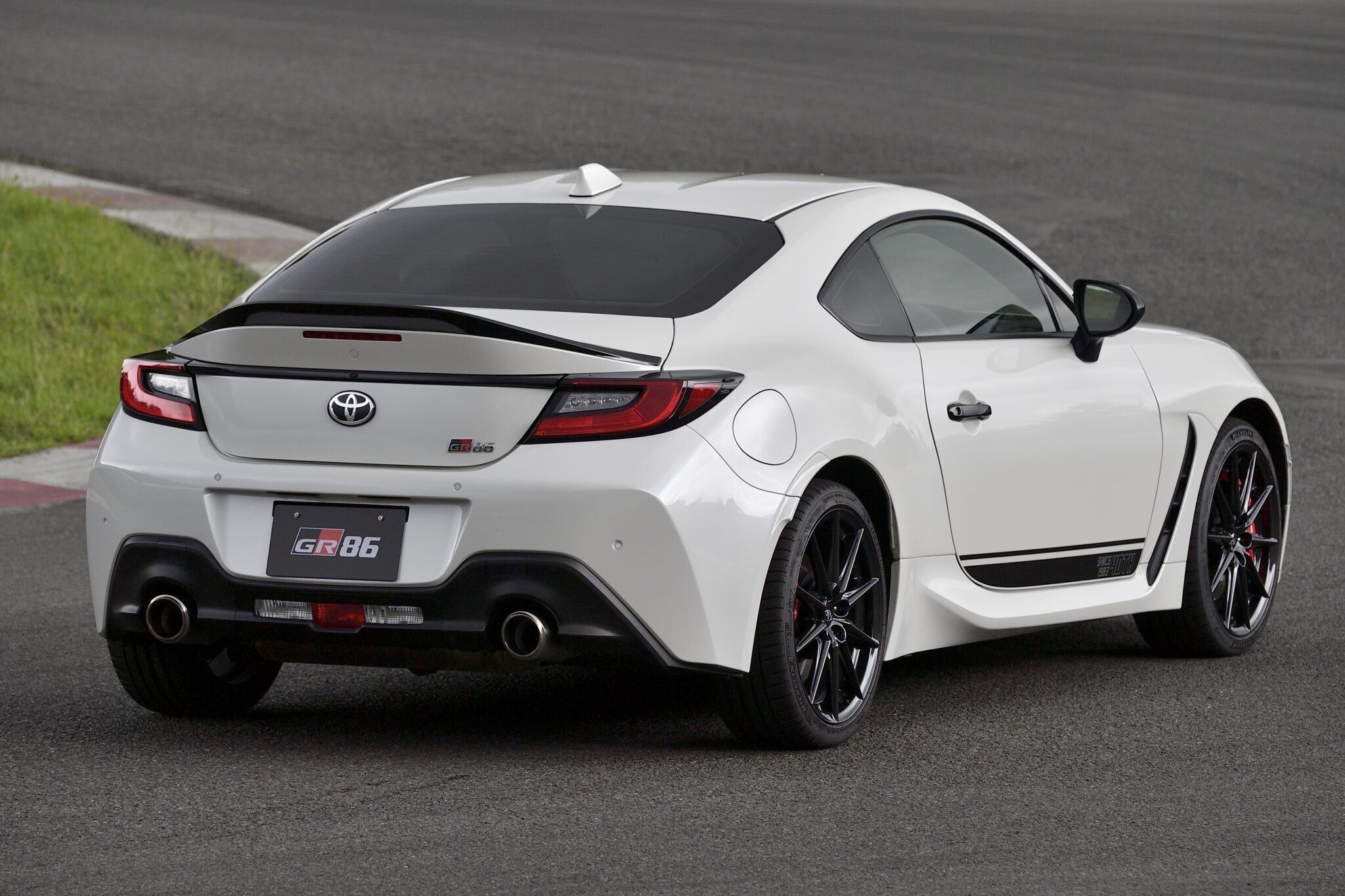 GR86限定車 RZ “Anniversary Limited” BRZ新グレード STI Sportを撮影！ - REVSPEED