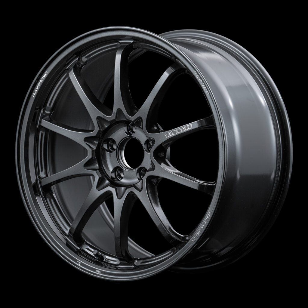 VOLK RACING CE28N-plus 車両との締結面をはじめ最新技術のオンパレード - REVSPEED