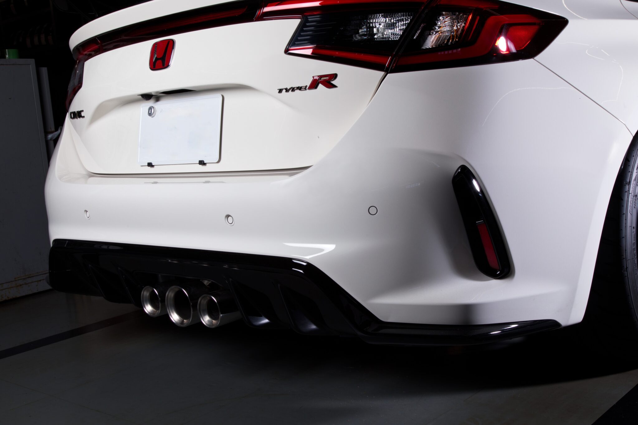 BLITZ×SA浜松×A PITオートバックス東雲がコラボ FL5シビックタイプRとFL1シビックで 究極のストリートスポーツを目指す - REVSPEED