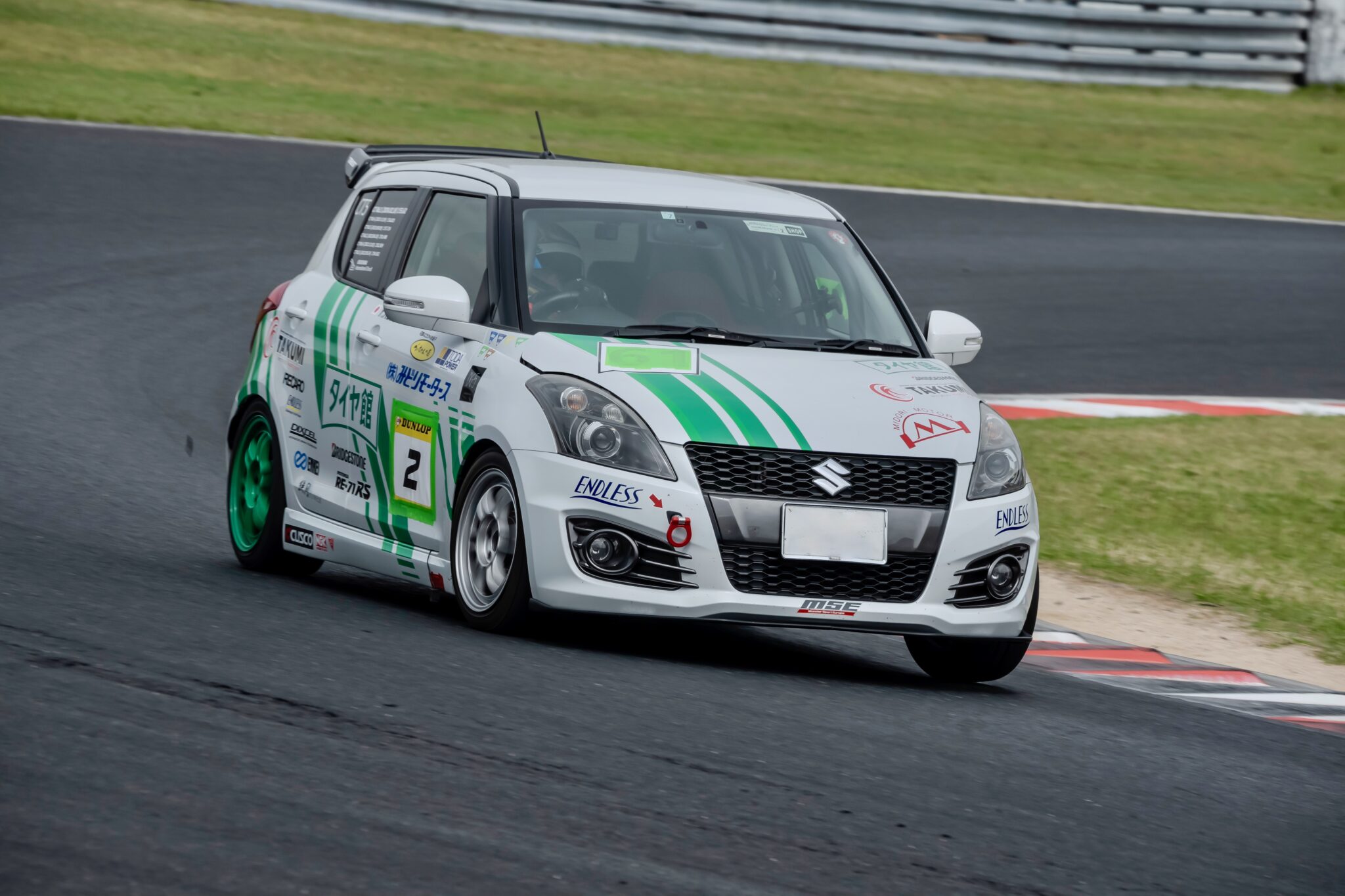 車速によってブレーキの前後バランスの効きが変わるパッドを特注！ これを武器にJAFサーキットトライアルで好成績を上げているクラブマンの久保侑大さんにインタビュー!! - REVSPEED