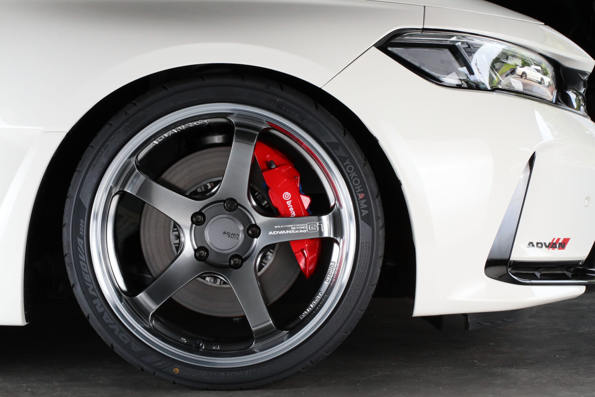 FL5シビックタイプRにも抜群の相性！ビッグキャリパー換装を想定 『ADVAN Racing GT BEYOND』 - REVSPEED