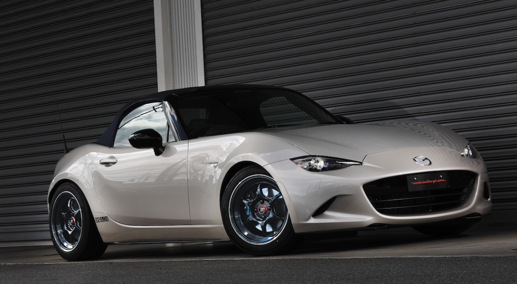 ひときわ深いリアフェイス×マシンニングブラックで決める！ 『ENKEI PerformanceLine PF06』 - REVSPEED