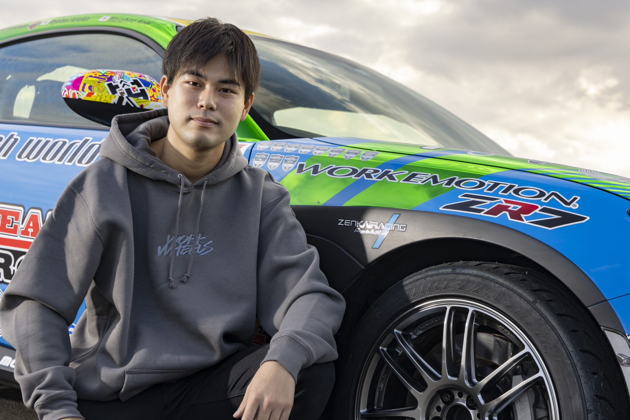 CLOSE-UP WHEEL 激戦レースで性能を実証 縁石に乗っても暴れにくい「WORK EMOTION ZR7」 - REVSPEED