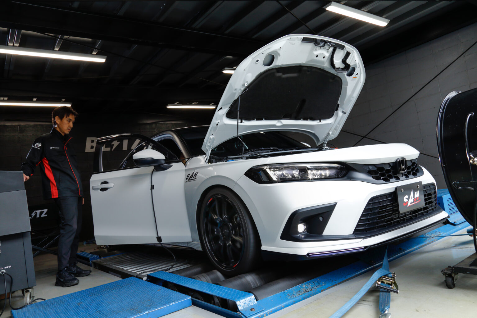 BLITZ×SA浜松×A PITオートバックス東雲 FL5シビックタイプR／FL1シビック 究極のストリートスポーツ製作プロジェクト 第3話 ECU書き換え効果を計測 - REVSPEED