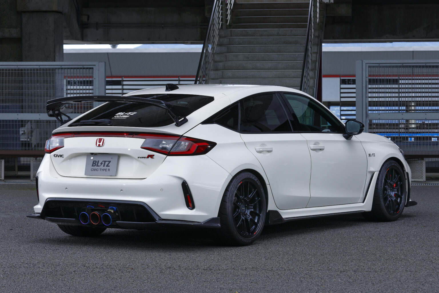 BLITZ×SA浜松×A PITオートバックス東雲 FL5シビックタイプR／FL1シビック 究極のストリートスポーツ製作プロジェクト 第3話 ECU書き換え効果を計測 - REVSPEED