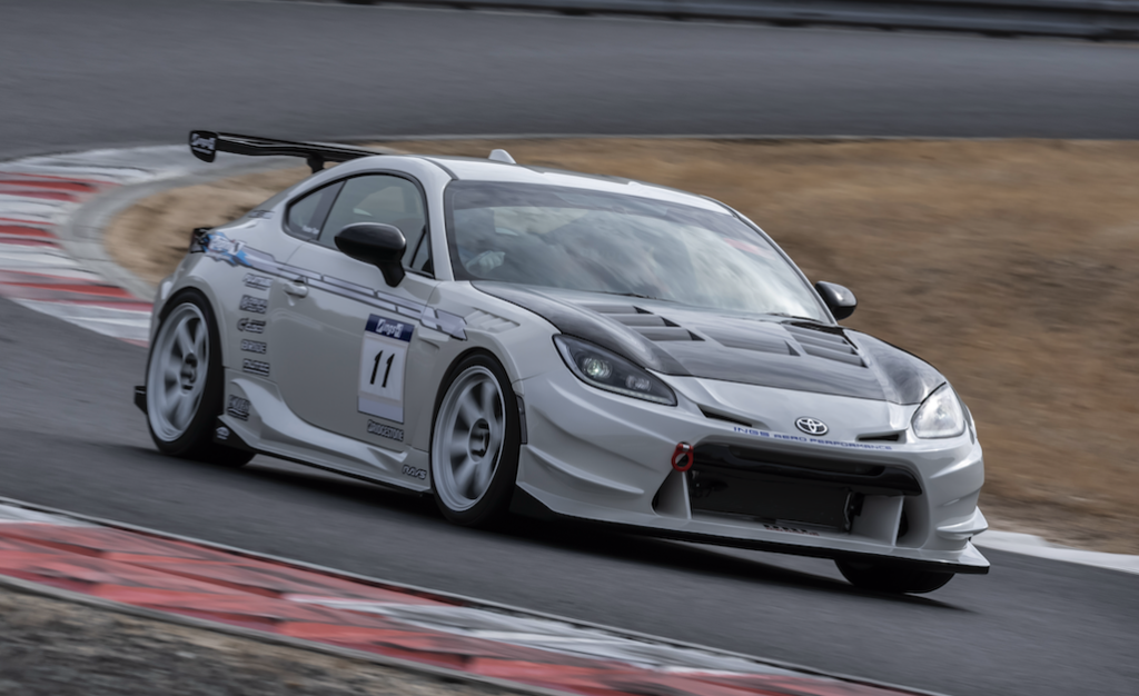 実績あるエアロとのパッケージに、機械式L.S.D.をプラス「イングス ZN8 GR86」12/19開催REVSPEED 筑波スーパーバトル事前情報 - REVSPEED