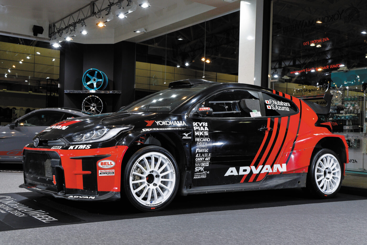 ADVAN Racing 東京オートサロン2025出展車に見るYOKOHAMA WHEELの攻めどころ - REVSPEED