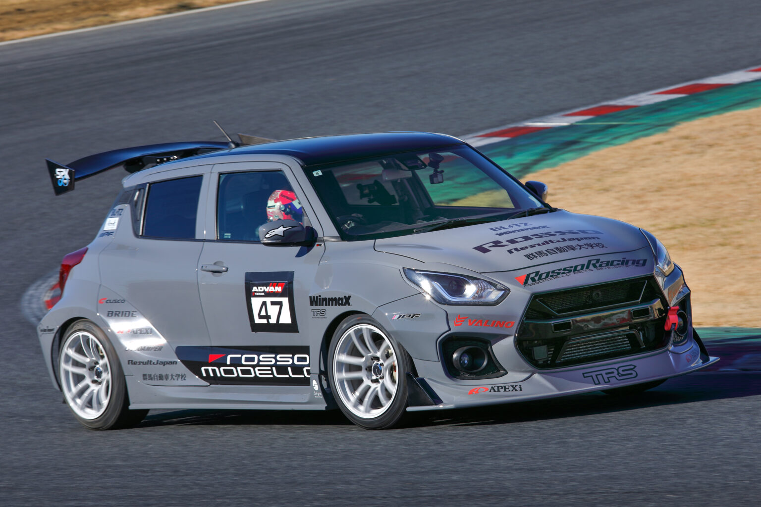 マフラーメーカーがつくる本格タイムアタック車両「ロッソ モデロ ZC33S スイフトスポーツ」筑波スーパーバトル - REVSPEED