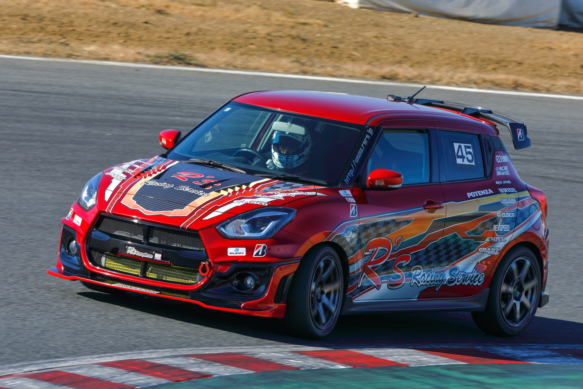 16インチホイールにも対応する新作のブレーキキャリパーを装着「アールズ ZC333S スイフトスポーツ」筑波スーパーバトル - REVSPEED