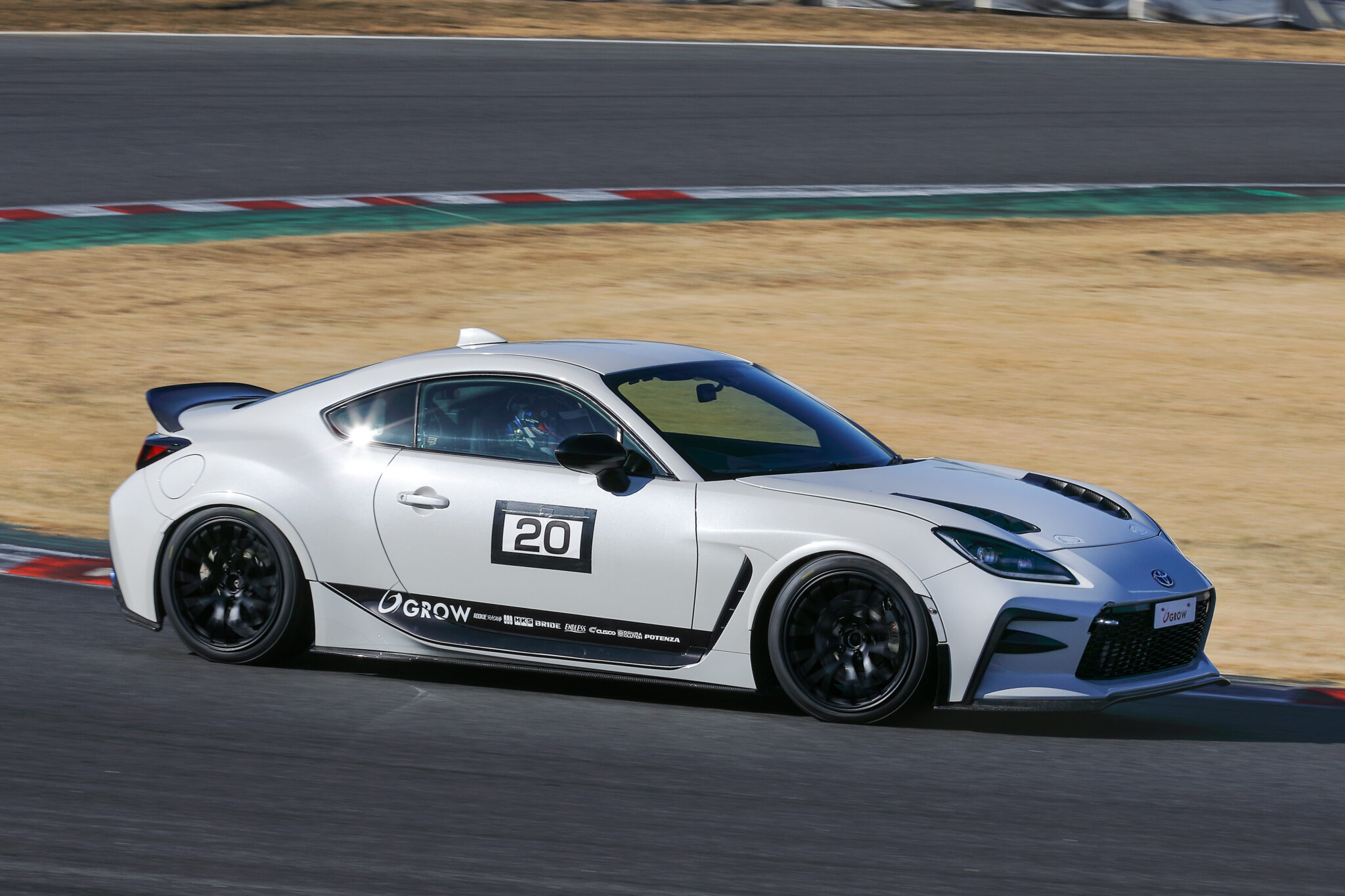 佐々木雅弘 GR86「オリジナルのダウンサス装着車両にターボを加えて狙う1分切り! 後日に59秒336をマーク!!」レーシングドライバーのマイカータイムアタック - REVSPEED