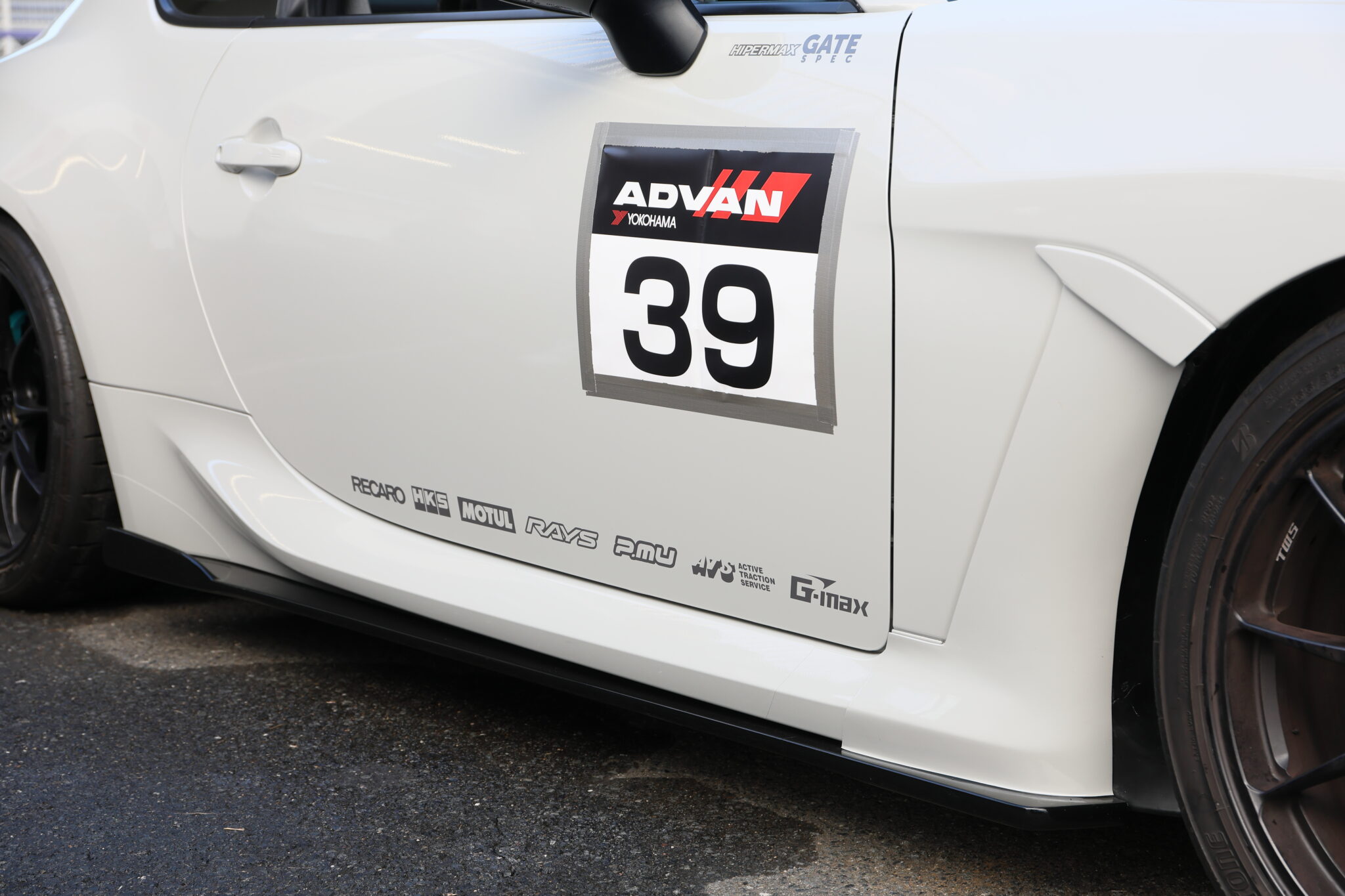 大湯都史樹とのコラボエアロが激走!「A PIT AUTOBACS SHINONOME ZN8 GR86」筑波スーパーバトル2024 - REVSPEED