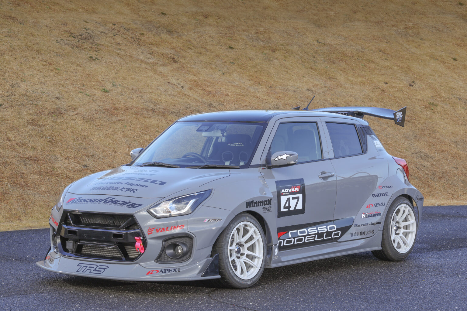 マフラーメーカーがつくる本格タイムアタック車両「ロッソ モデロ ZC33S スイフトスポーツ」筑波スーパーバトル - REVSPEED