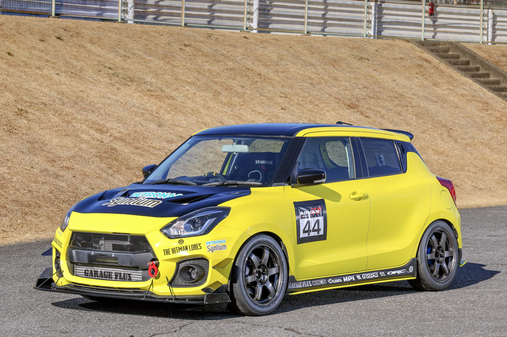 トレンドを取り入れつつカスタマーの見本になる仕様に「ガレージフラックス ZC33Sスイフトスポーツ」筑波スーパーバトル2024 - REVSPEED