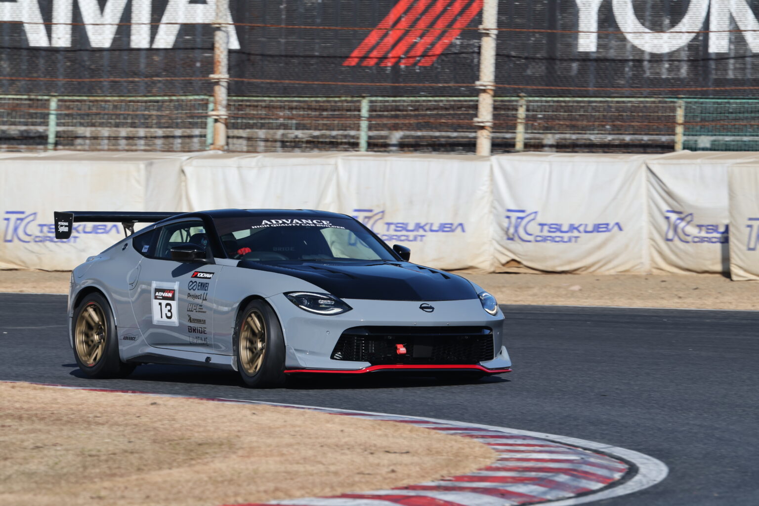 コイルオーバー式リアサスやL.S.D.の選択も実る「アドバンス RZ34 フェアレディZ」筑波スーパーバトル - REVSPEED