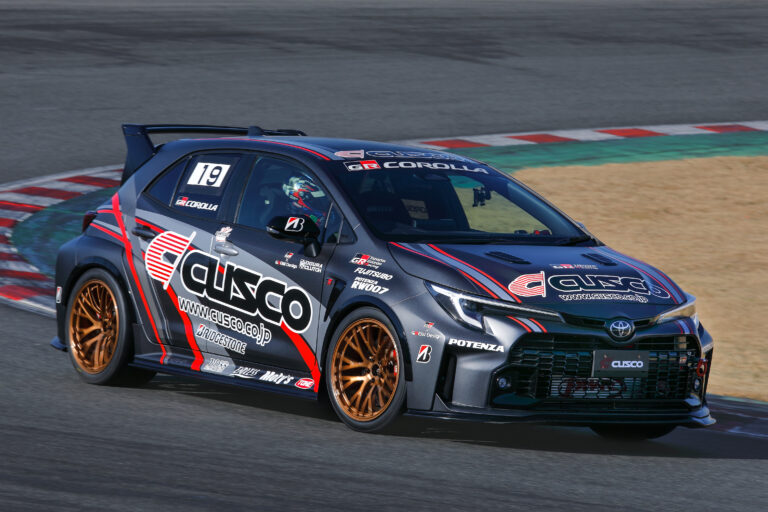 カーボンドアも投入! さらなる速さを目指して軽量化「クスコ GRカローラ」筑波スーパーバトル - REVSPEED