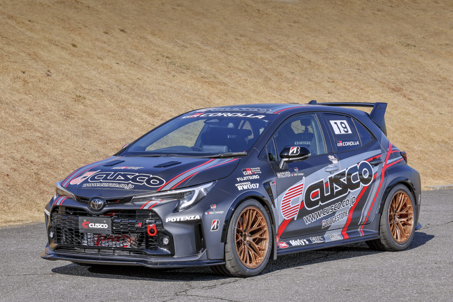 カーボンドアも投入! さらなる速さを目指して軽量化「クスコ GRカローラ」筑波スーパーバトル - REVSPEED