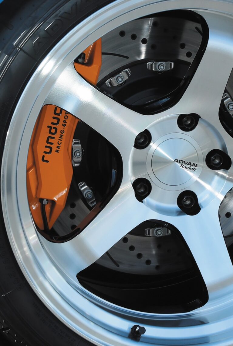 ワイドボディが一層際立つステップリムのインパクト「ADVAN Racing GT BEYOND-R」CLOSE-UP WHEEL - REVSPEED