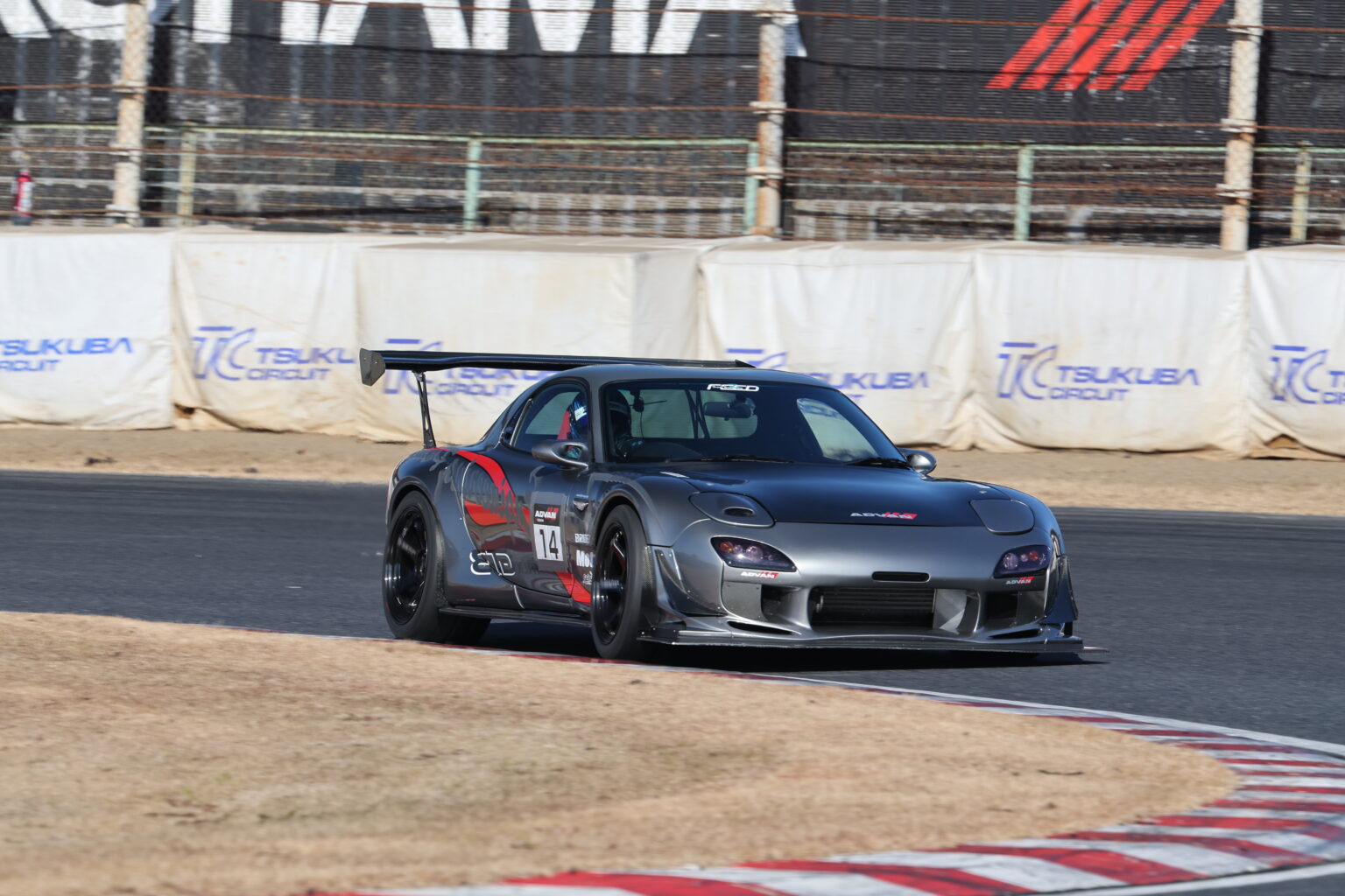 たゆまぬ進化を続けるGT3 孤高のロータリーチューンド「藤田エンジニアリング FD3S RX-7」筑波スーパーバトル - REVSPEED