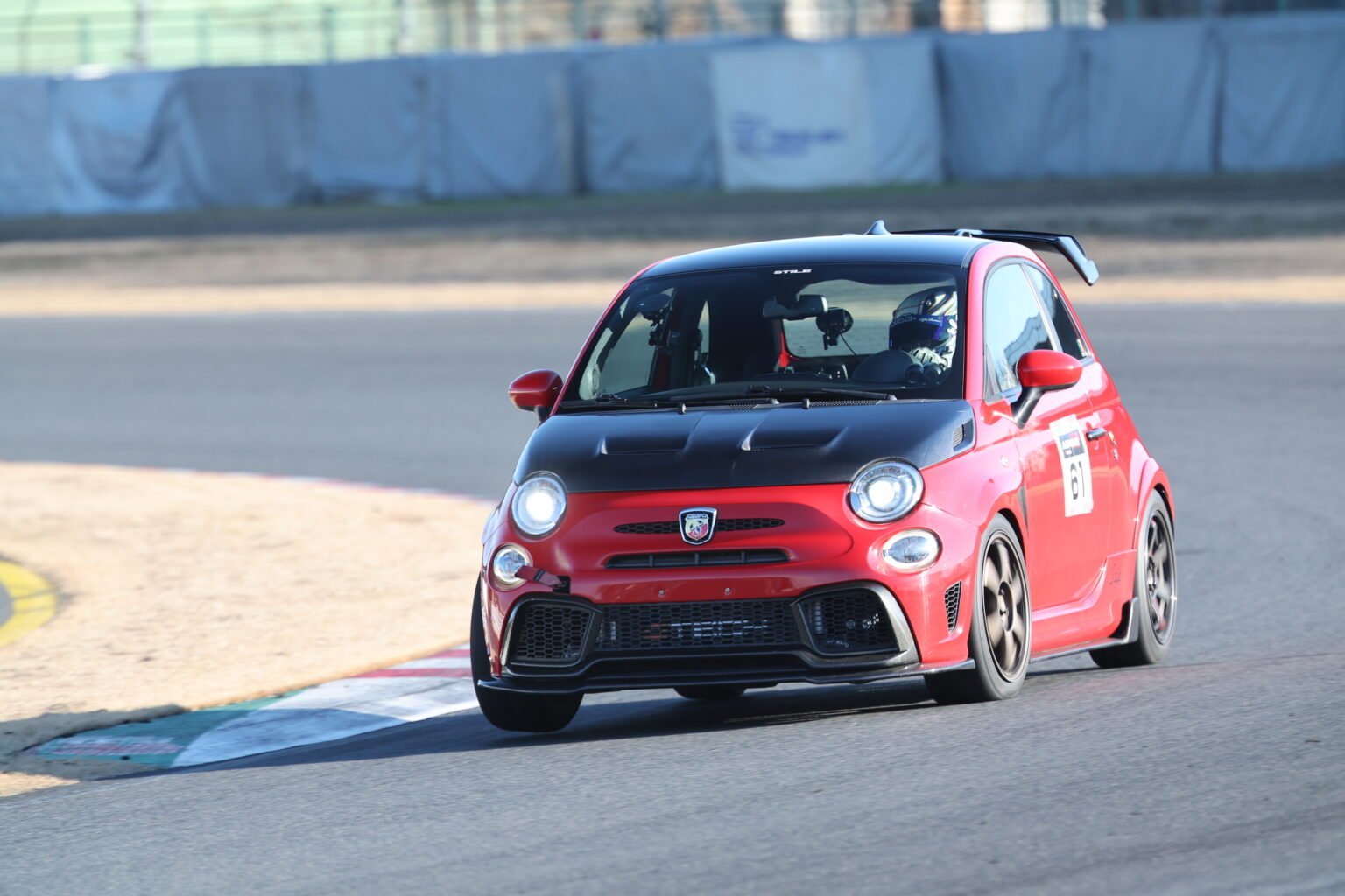 前後異なるタイヤ銘柄で速さを追求「スティーレ アバルト595」筑波スーパーバトル - REVSPEED