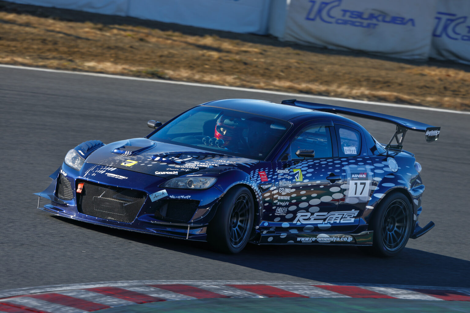 サイドポートの265ps仕様をD1GPドライバーの蕎麦切広大がアタック！「RE雨宮 SE3P RX-8」筑波スーパーバトル - REVSPEED
